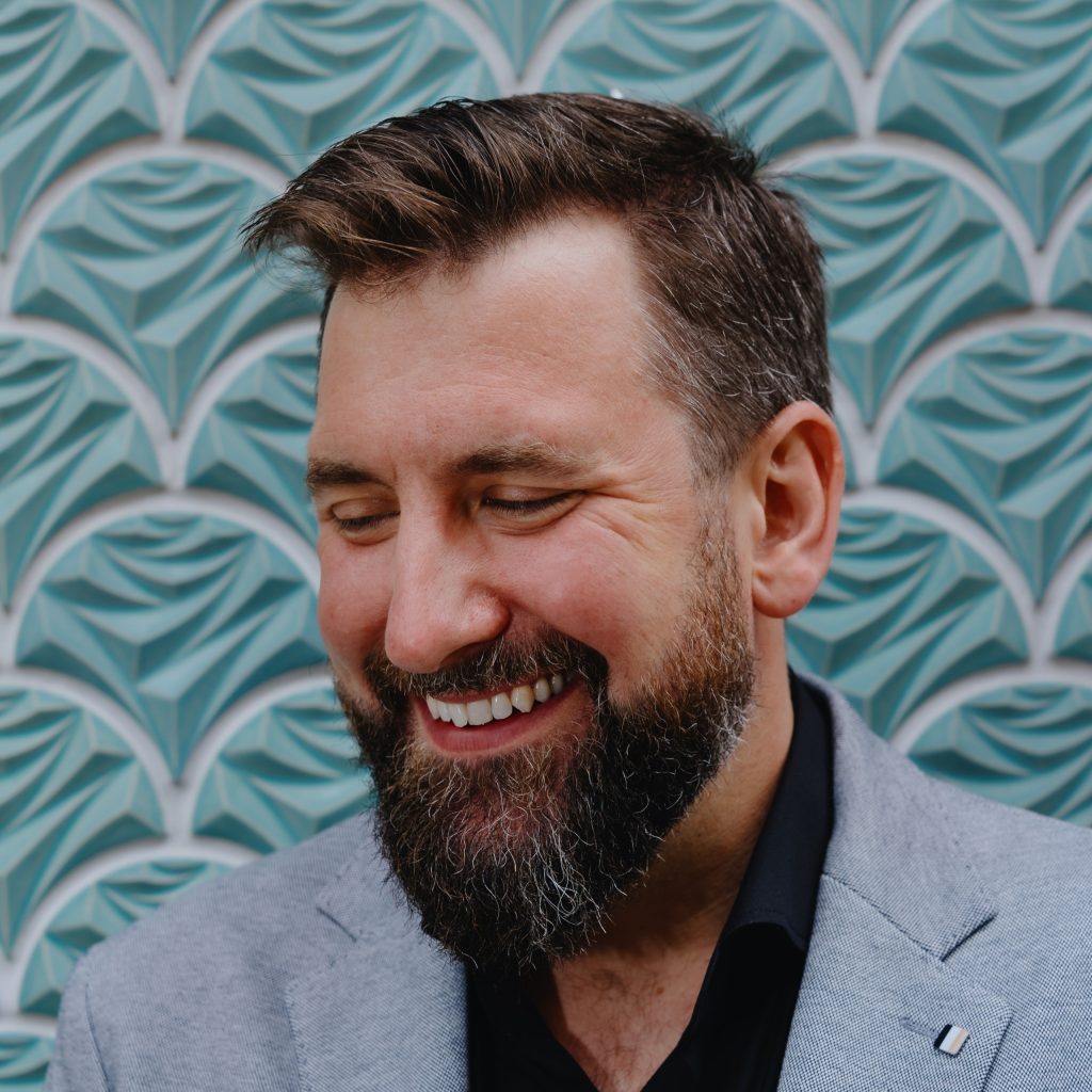 Book Bella Hull | Stand-Up Comedian for Corporate & Private Events