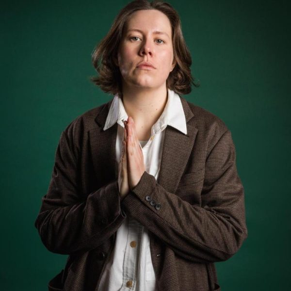 Book Bella Hull | Stand-Up Comedian for Corporate & Private Events